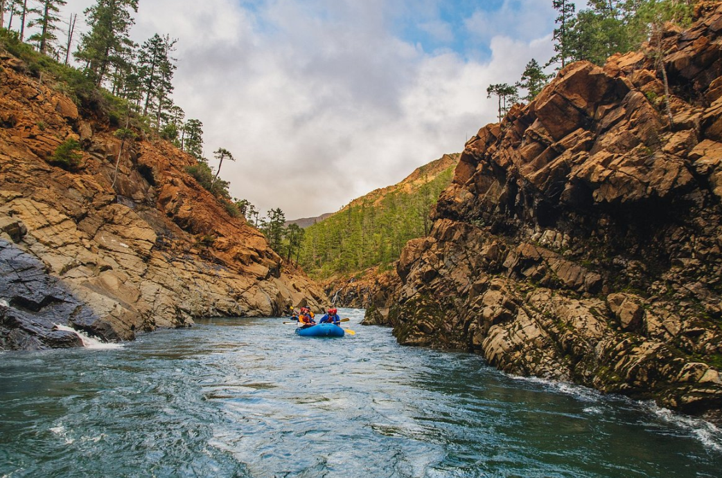 Race rafting | Outguided